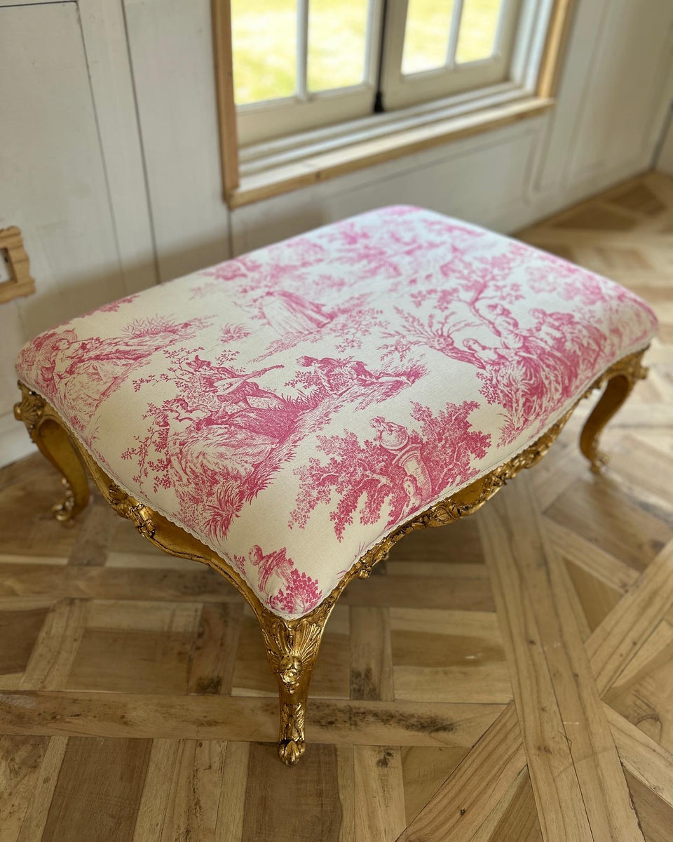 Tabouret with intense rococo carving – Parrot & Lily